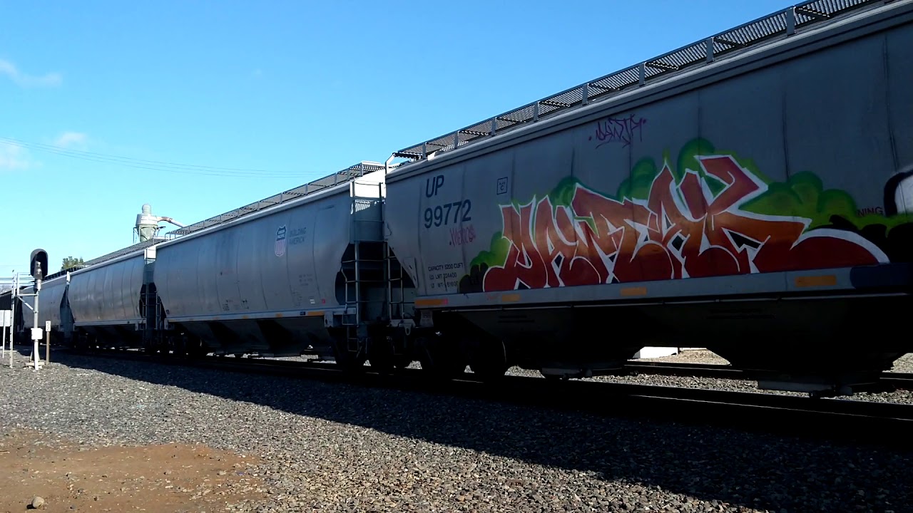 UP 6021 UP 5579 LEAD A SOUTHBOUND GRAIN TRAIN WITH A NICE HORN SHOW AND ...