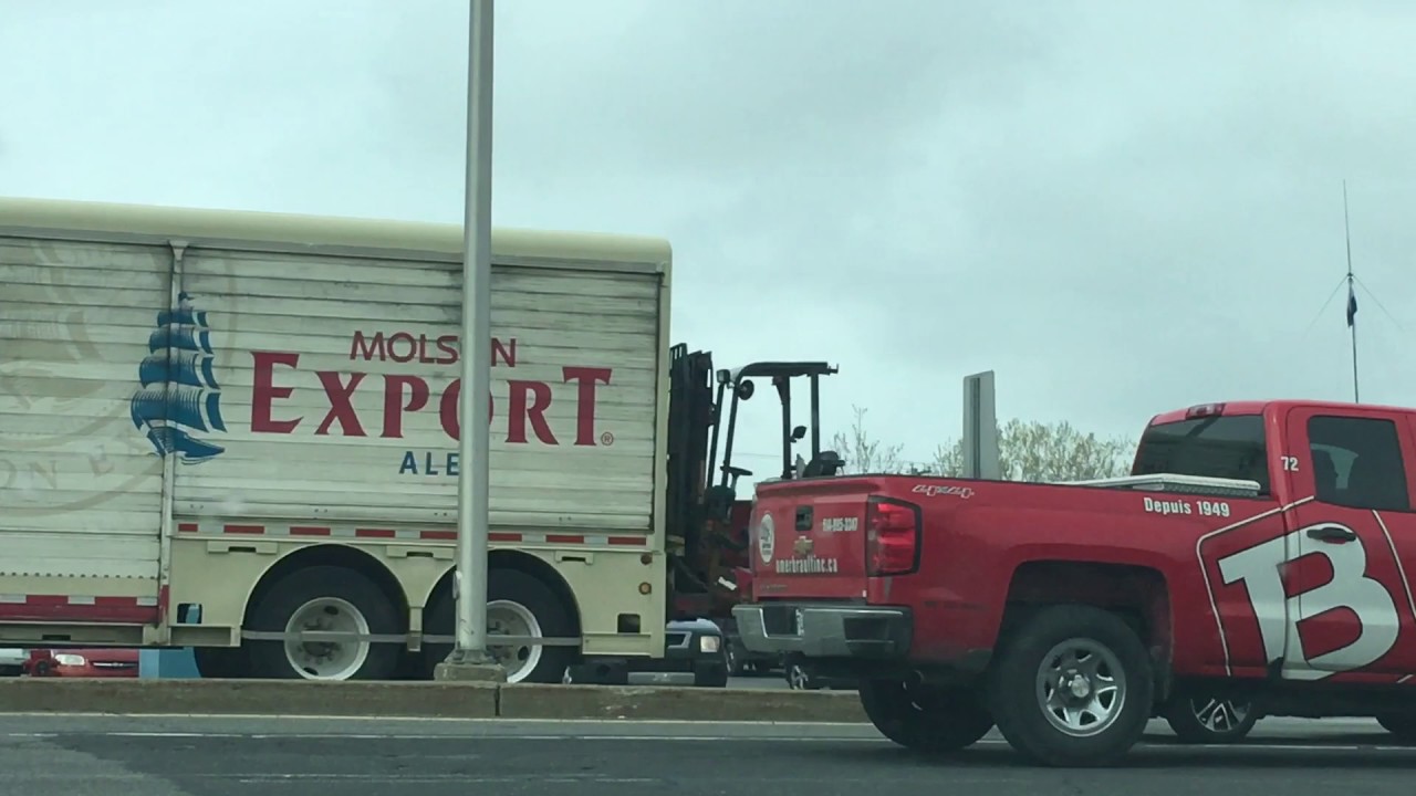 Pierrefonds arena and army arrives on St Charles boulevard flooding ...