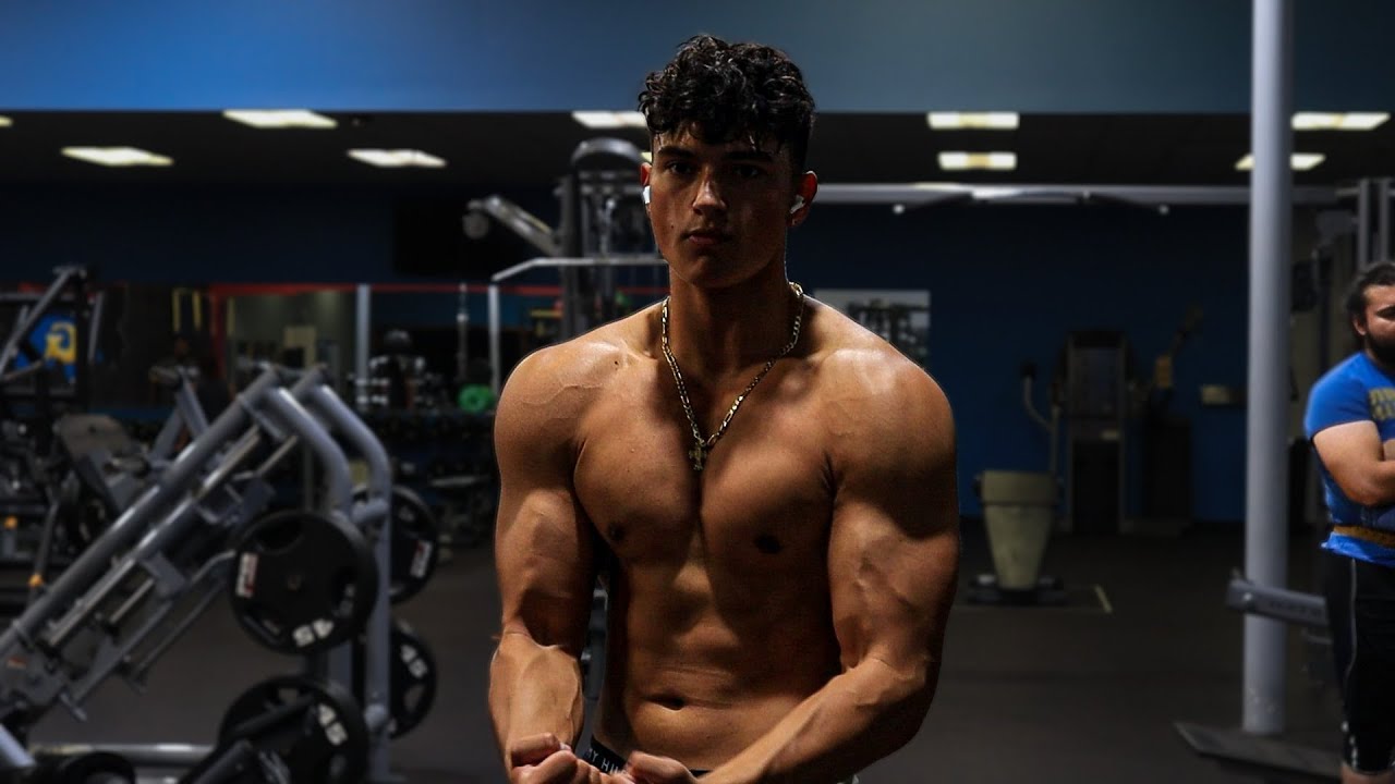 How I got Big Arms as a Fortnite Player - YouTube