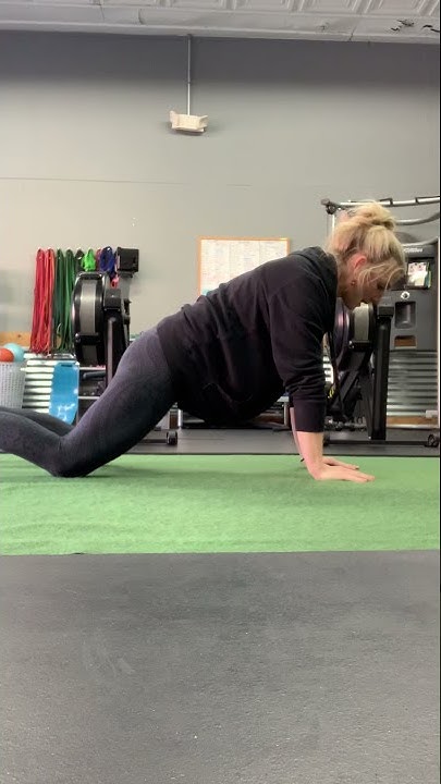 Kneeling plank up down - YouTube