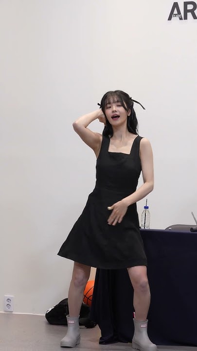 [4K] 241005 가짜 아이돌 쵸단 챌린지 #qwer #쵸단 - YouTube