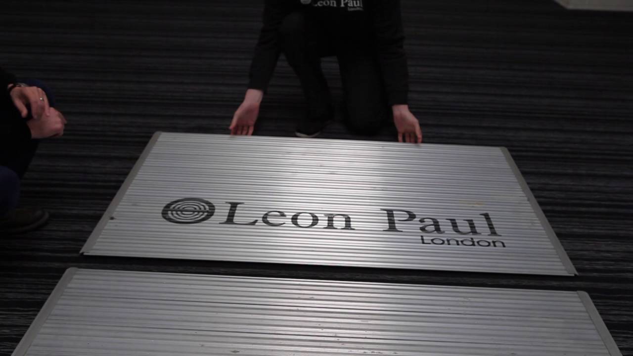 Leon Paul - Sectional Aluminium Fencing Piste - YouTube