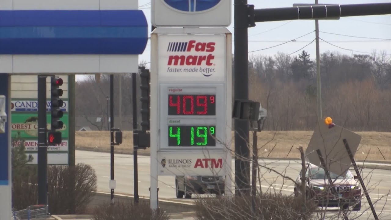 Average price of gas in Illinois is over $4 a gallon - YouTube