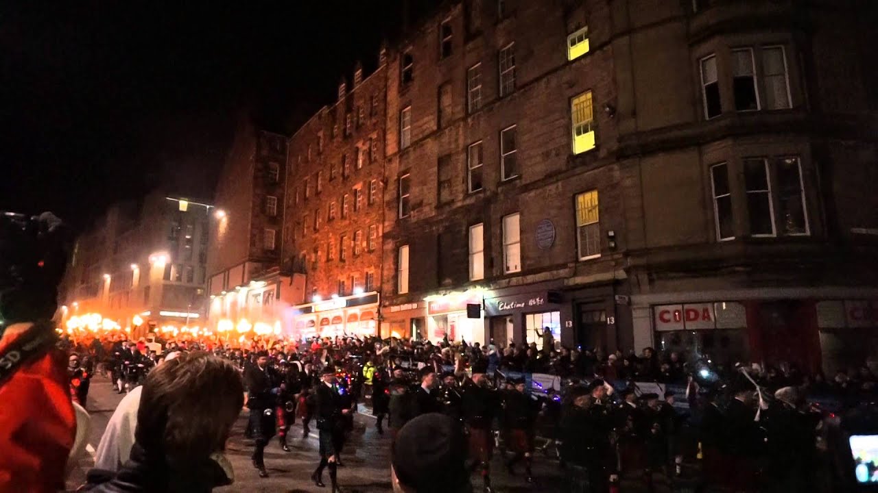 Edinburgh's Hogmanay 30 Dec 2015 Torchlight Procession - YouTube