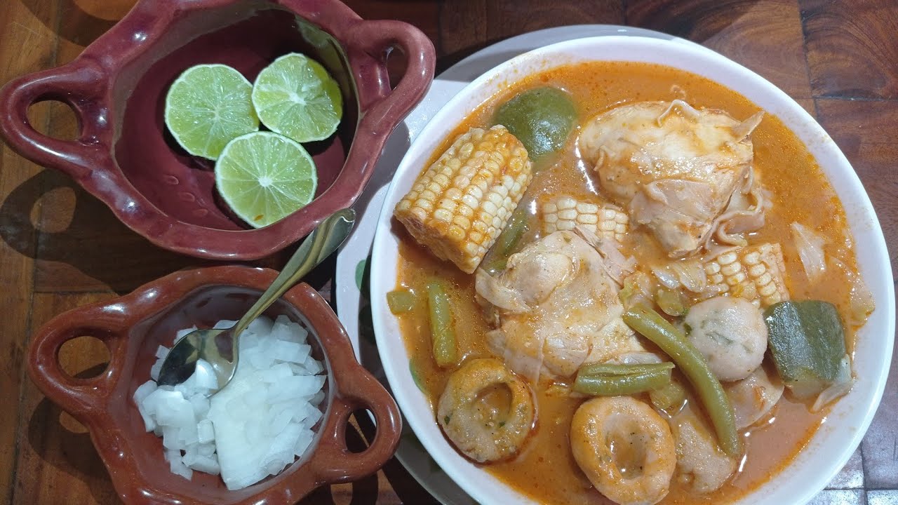 tesmole de flor de izote con pollo - YouTube