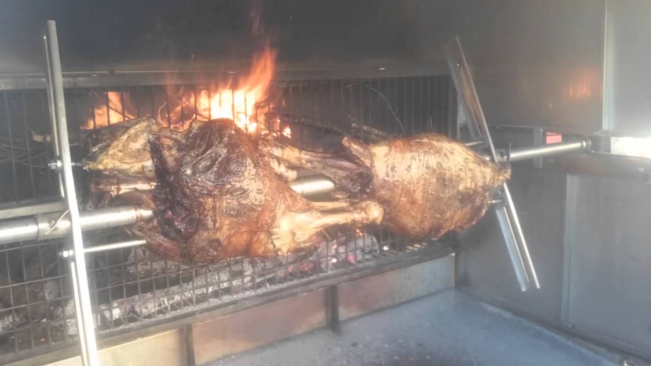 Camargue traiteur barbecue géant - YouTube