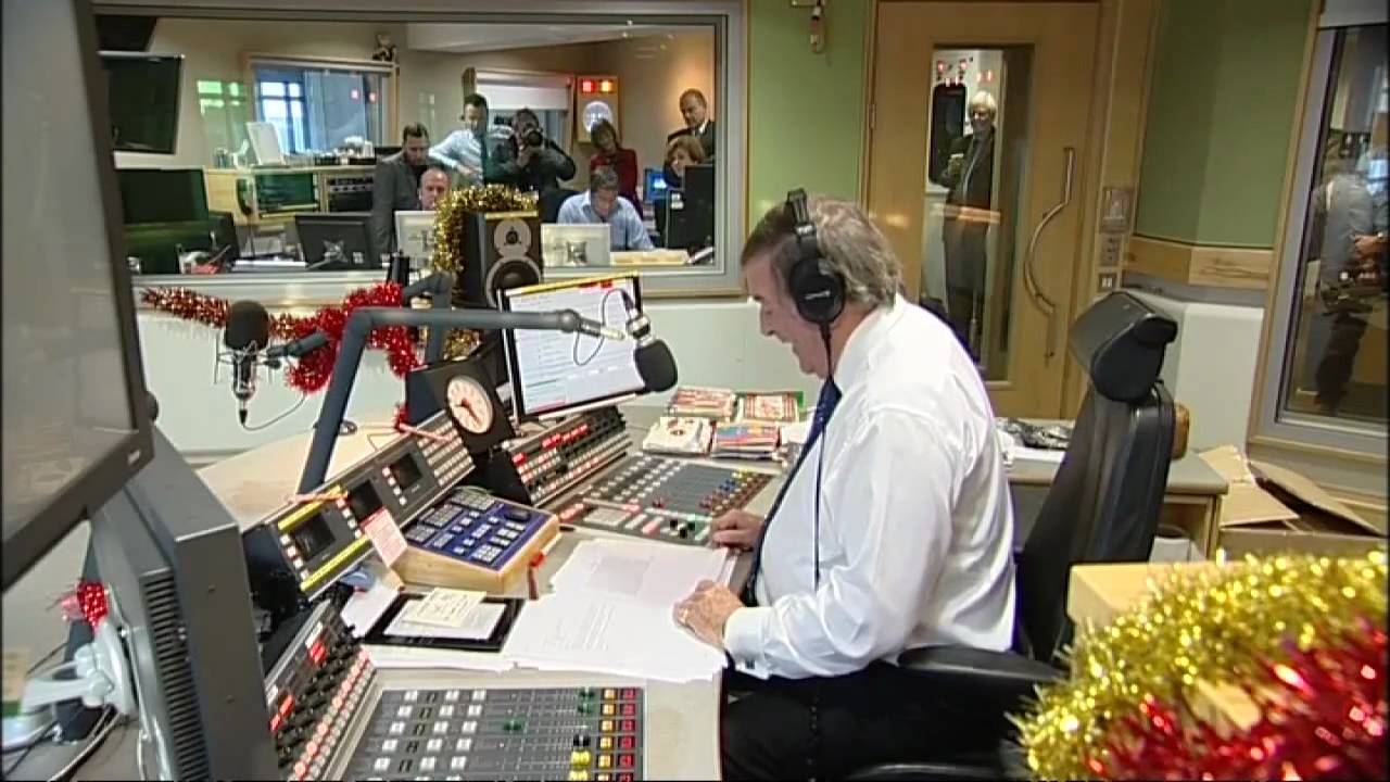 Sir Terry Wogan signs off on his breakfast show - YouTube