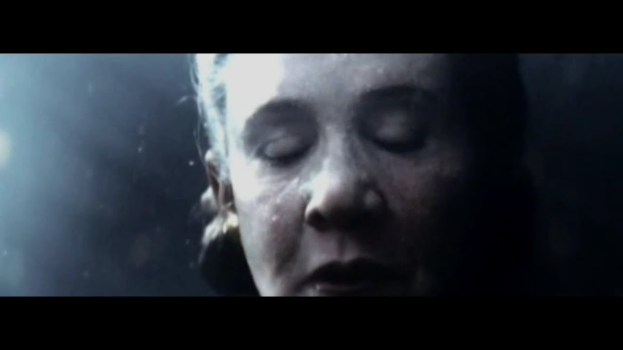 Star Wars 8 The Last Jedi - Princess Leia Epic Flying Scene - YouTube