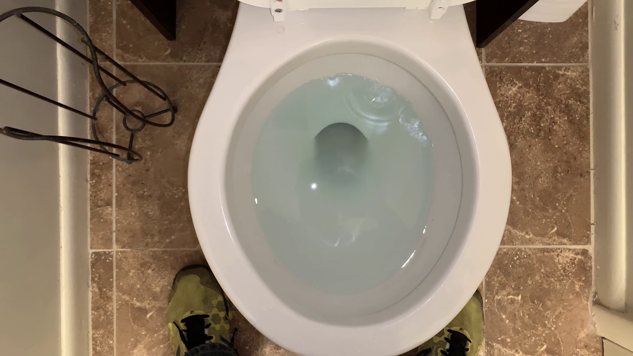 🚽 Bathroom Tour: Interesting 1970s toilet at a friends place - YouTube