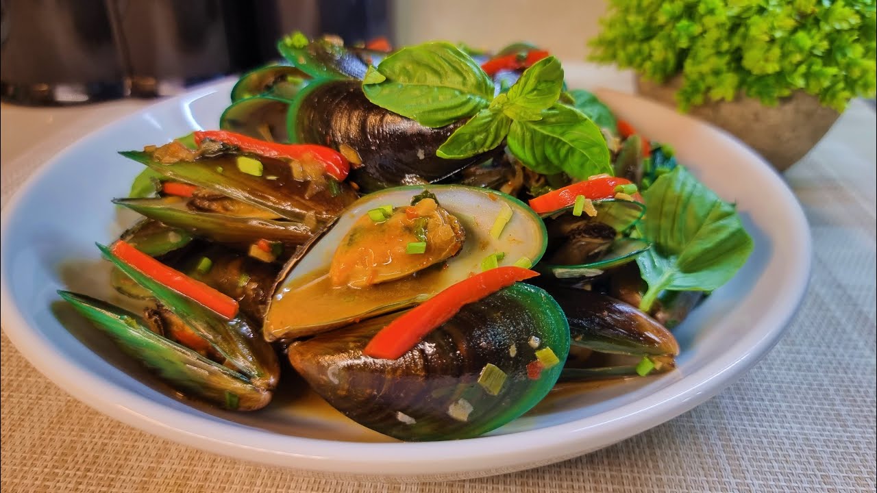 How to Cook Flavorful Stir Fried Mussels - YouTube