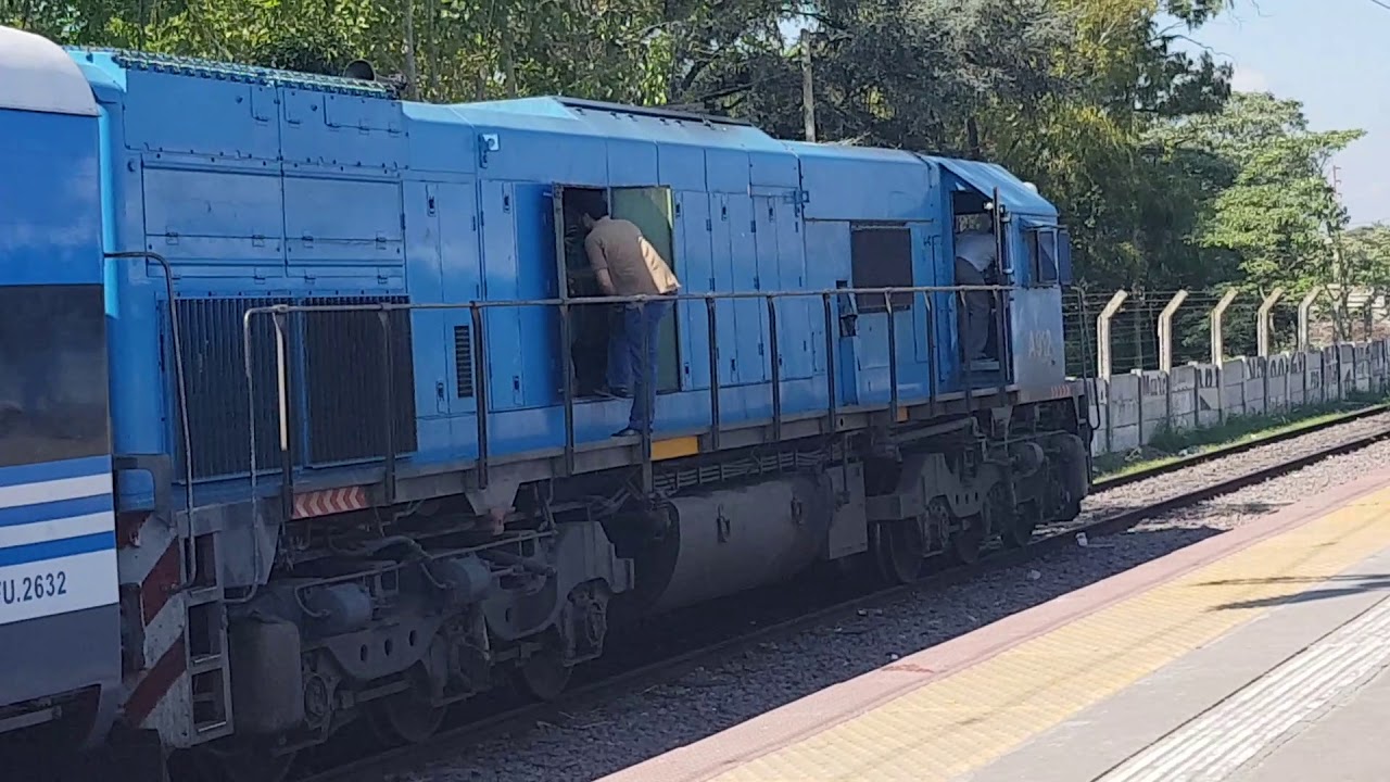 EMD GT 22 arranque - YouTube