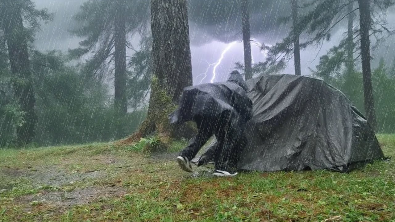 VERY HEAVY RAIN & THUNDERSTROM‼️STRUGGLING TO SET UP TENT DURING HEAVY ...