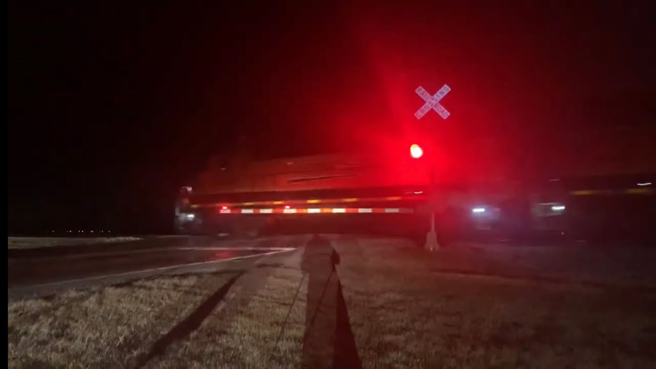 BNSF 2895 SB TEMPLE TX - YouTube