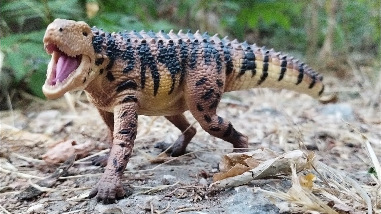 Dinosaur World Creature Spot: Smok Wawelski - YouTube