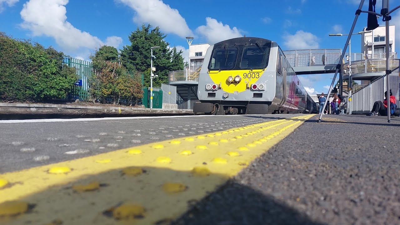 Class 201 Enterprise Bolting Past Rush & Lusk - YouTube