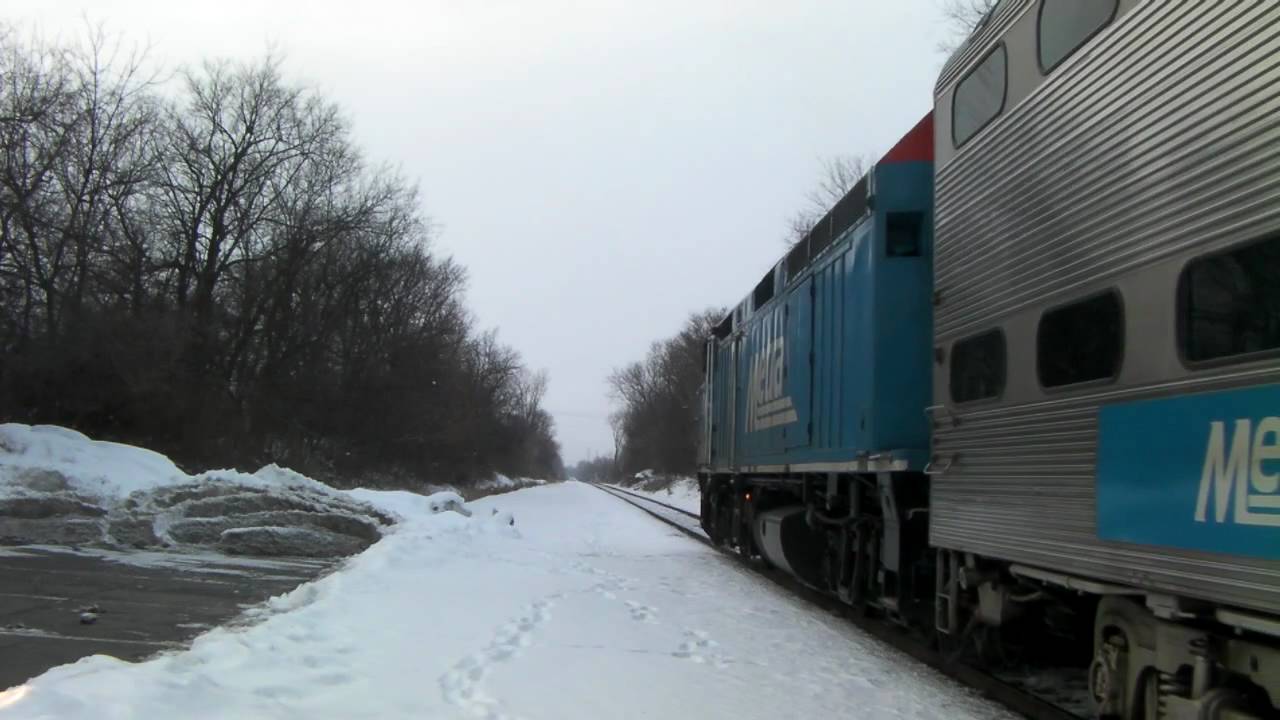 Metra # 121 Departs Libertyville - YouTube