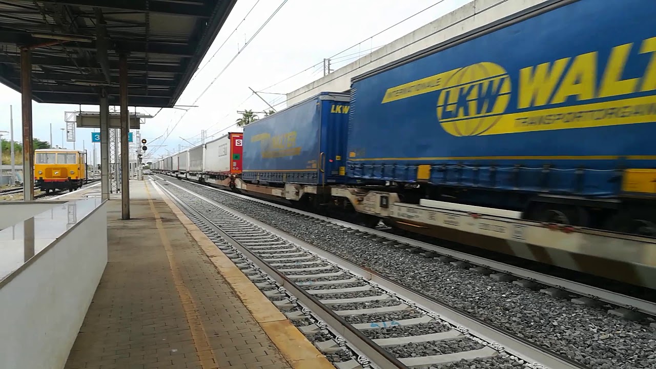 TRENO MERCI 483313 in transito |CONTAINER| Porto di Vasto 19/06/2020 - YouTube