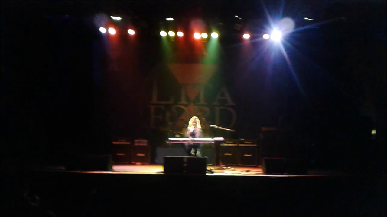Lisa Hurt --Scorpions cover- Still Loving You - YouTube