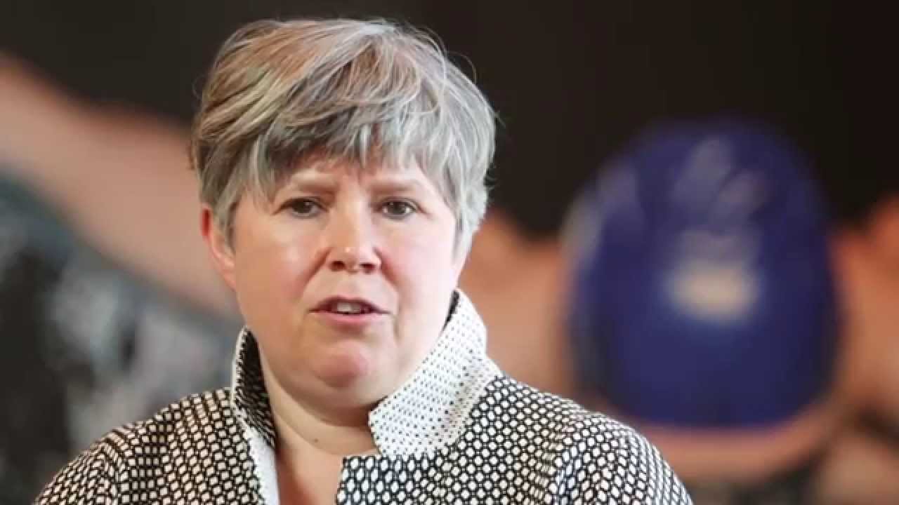 Sarah Rae on predicting energy prices - YouTube