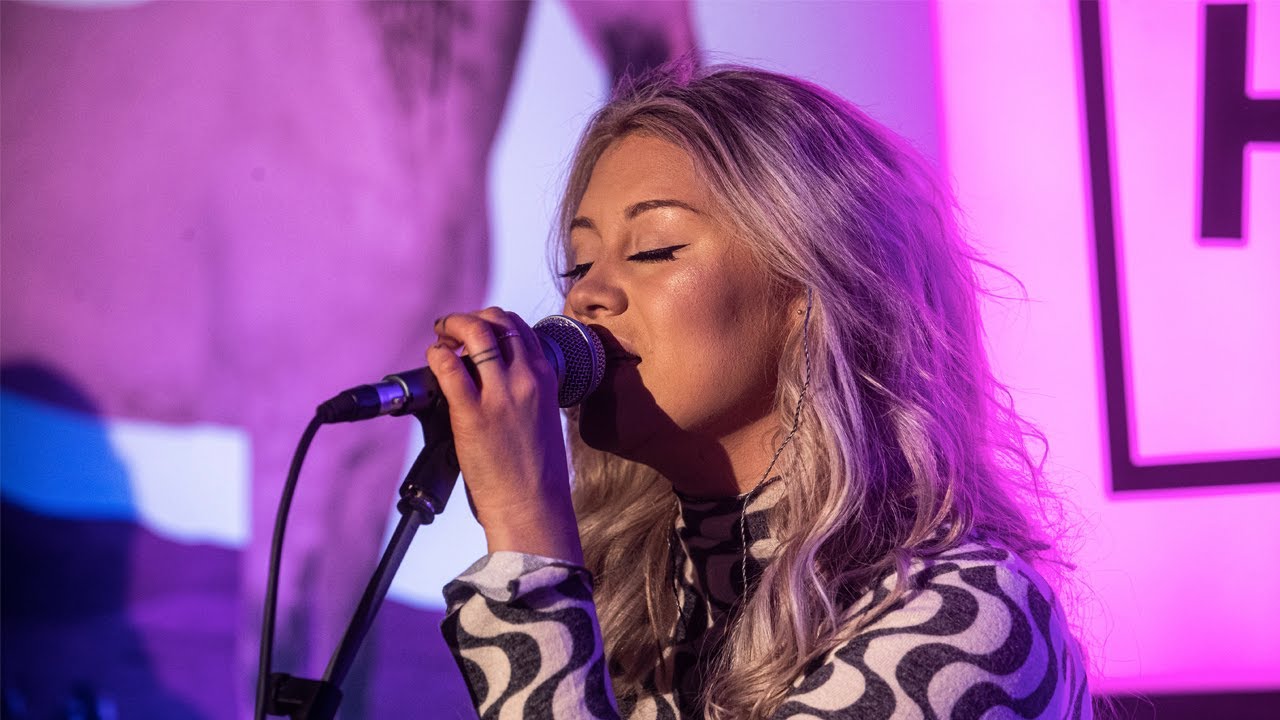 Elina Born - Linnuteid (live) - YouTube