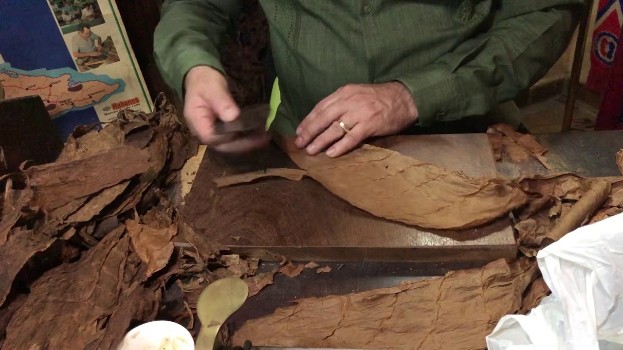 Forma de hacer un tabaco - YouTube