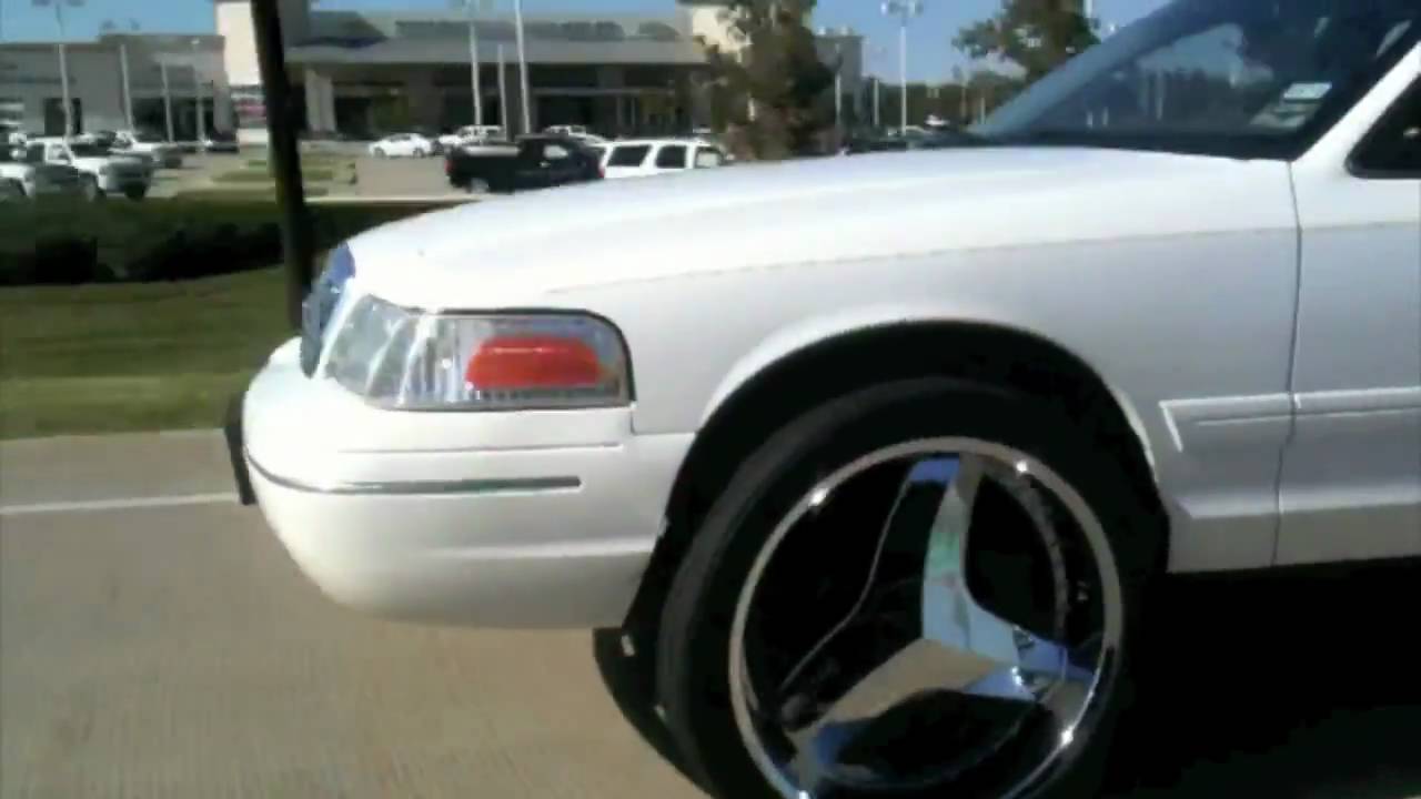 05' Crown Vic on 24" Blades - YouTube