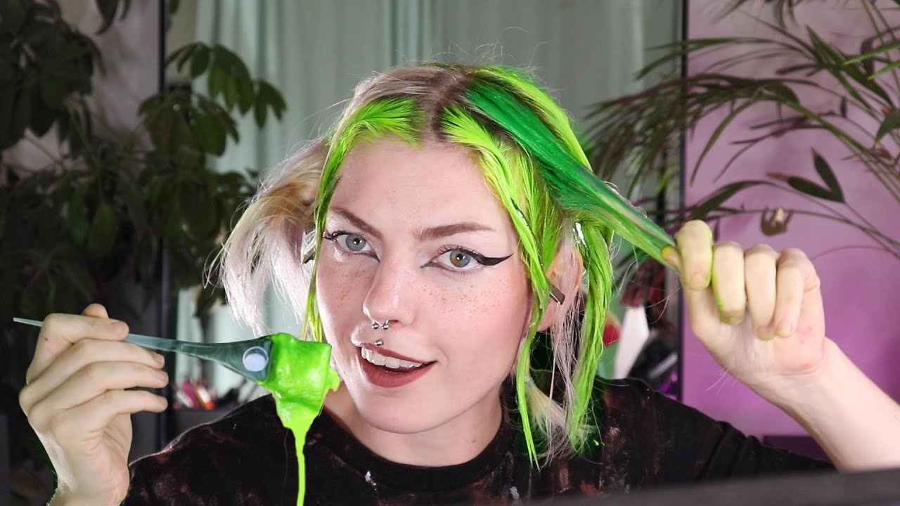 dyeing my hair GREEN for halloween - YouTube