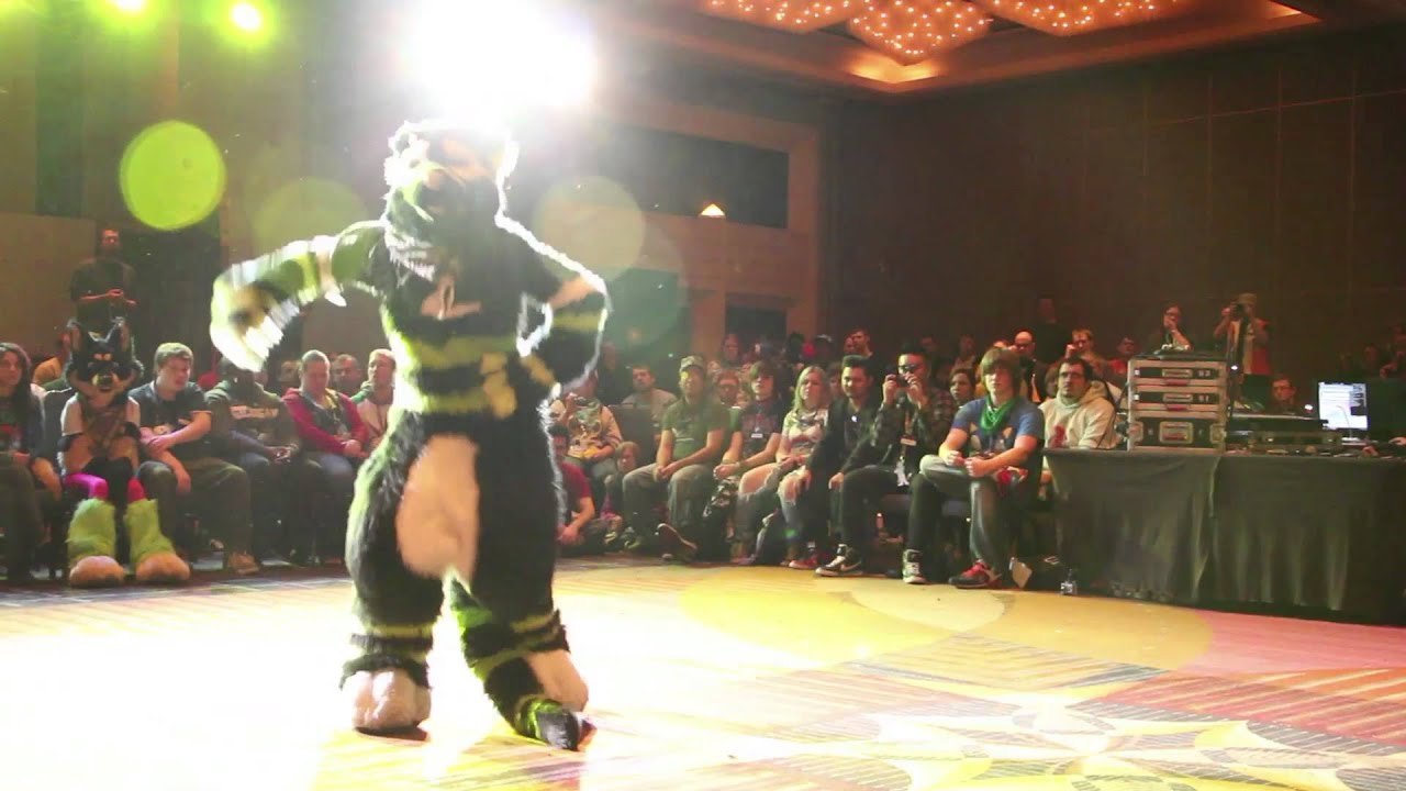 MFF 2012 HD! -16- Tayerr - Fursuit Dance Competition - YouTube
