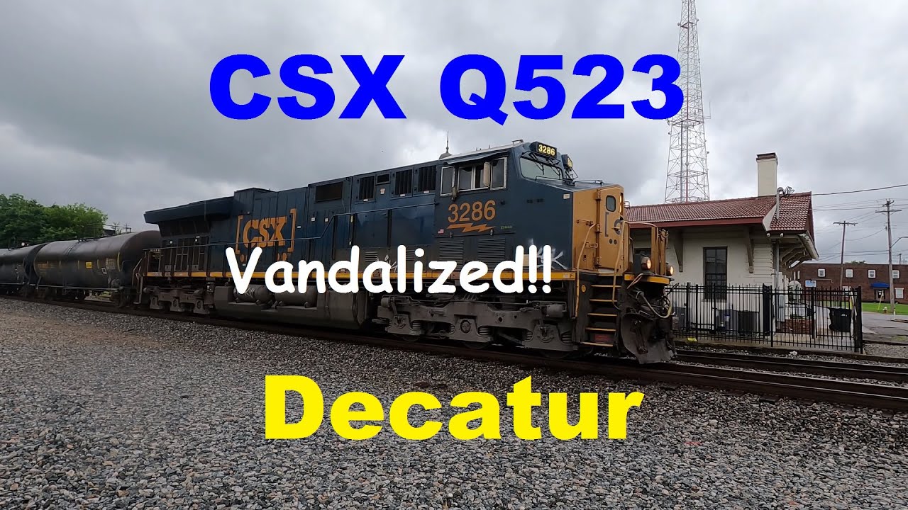 Vandalized Locomotive Leads CSX Q523 in Decatur - YouTube