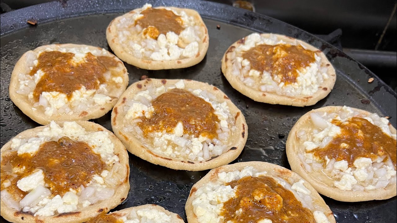 Ricos sopes al estilo dela doñita en taqueria la bonita de shafter.# ...
