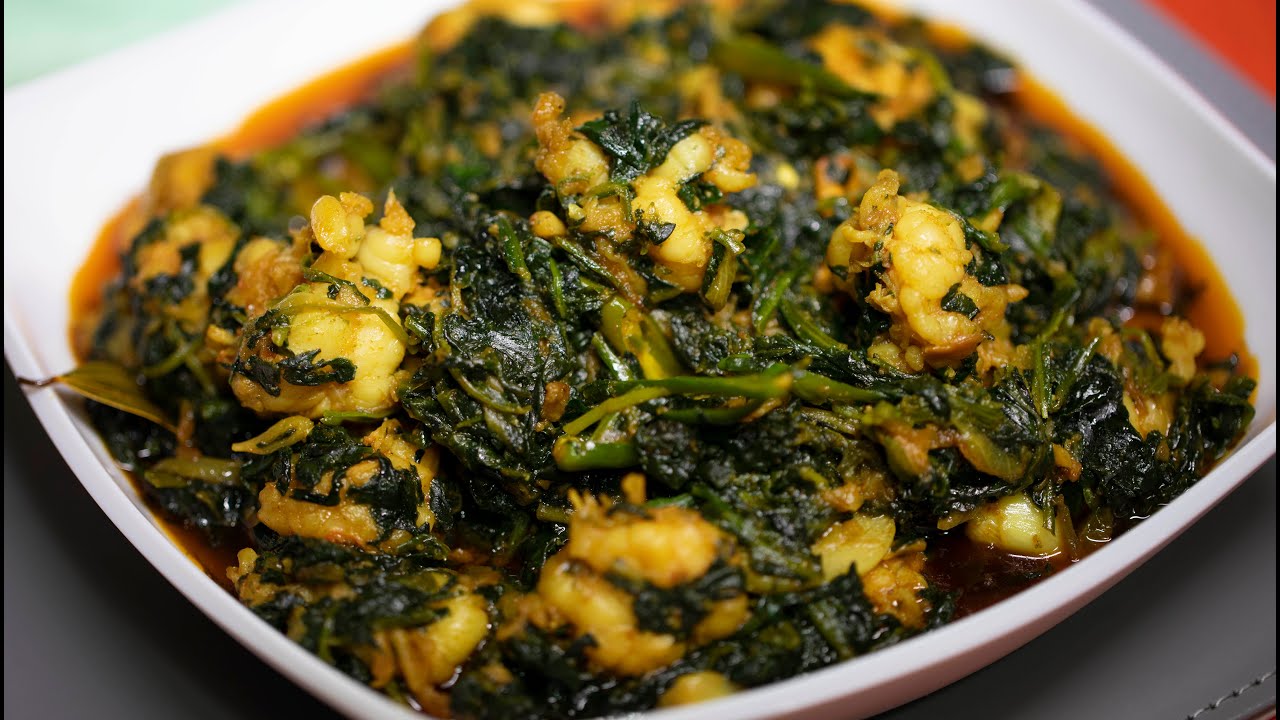 King prawn with spinach curry | King prawn and saag recipe - YouTube