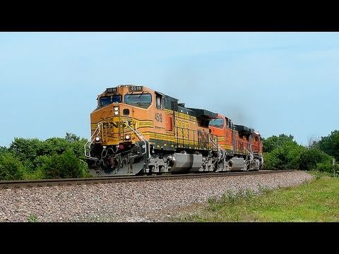 BNSF 4519 West at Houlihan's Curve - YouTube