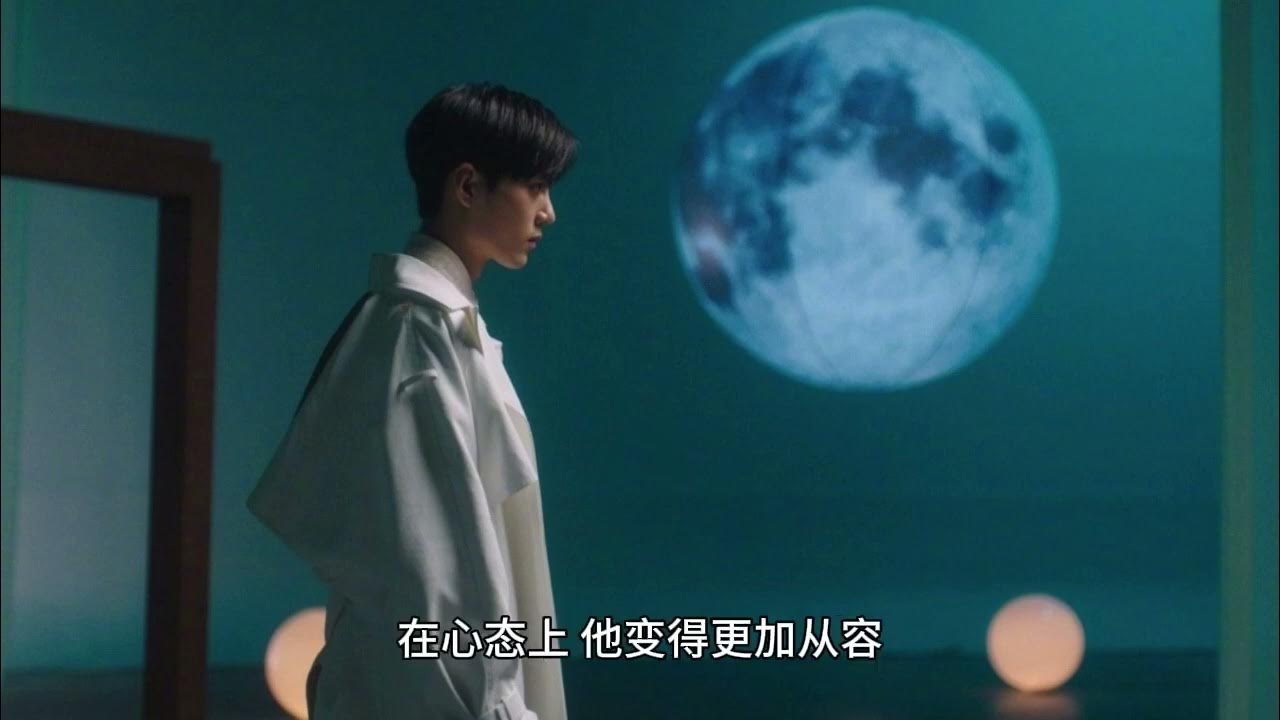 CMG's second annual Chinese TV drama ceremony begins with Xiao Zhan wearing a white suit and ...