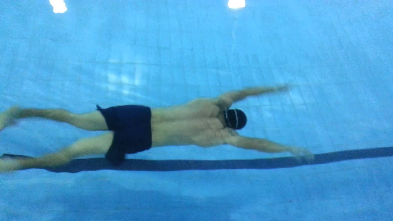 50 meter underwater swim: first attempt - YouTube