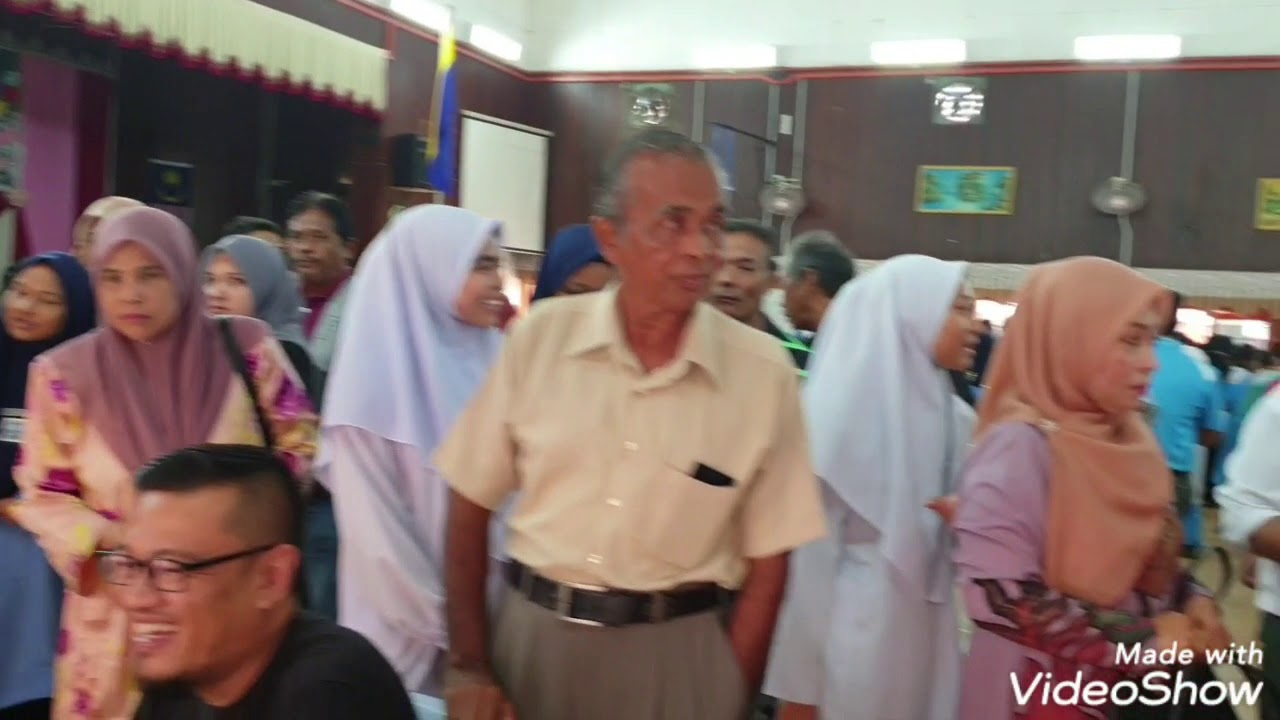 Lagu Motivasi Titian Kejayaan:SMK ARAU Program Jaya Waris Ting 3 dan 5 ...