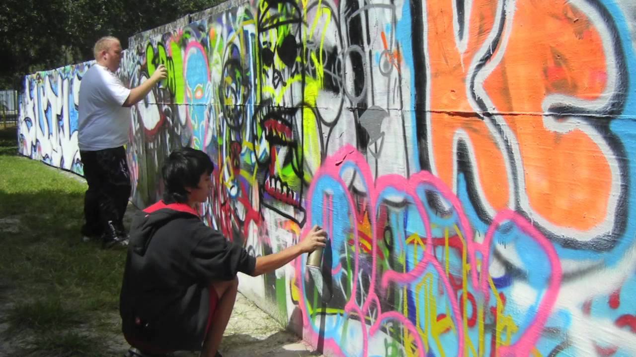 [SPRAY PAINT] Wall Graffiti ft. Casey - YouTube