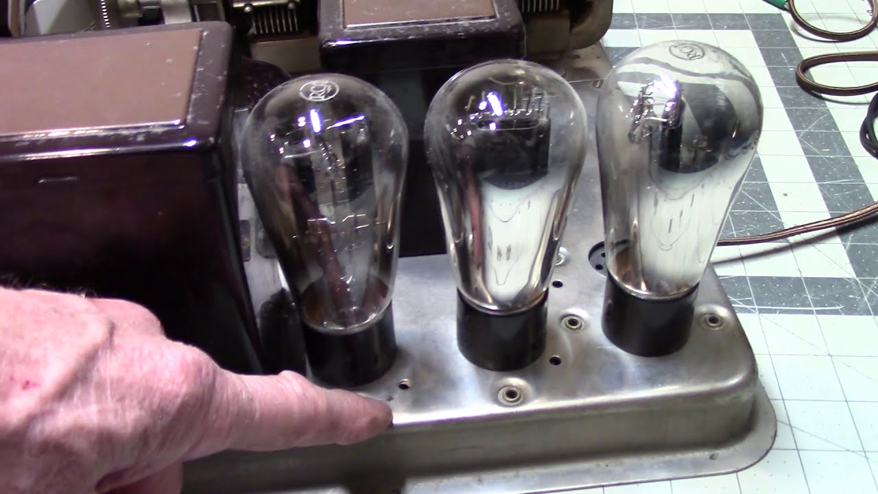 Atwater Kent Model 70 Radio restoration - YouTube