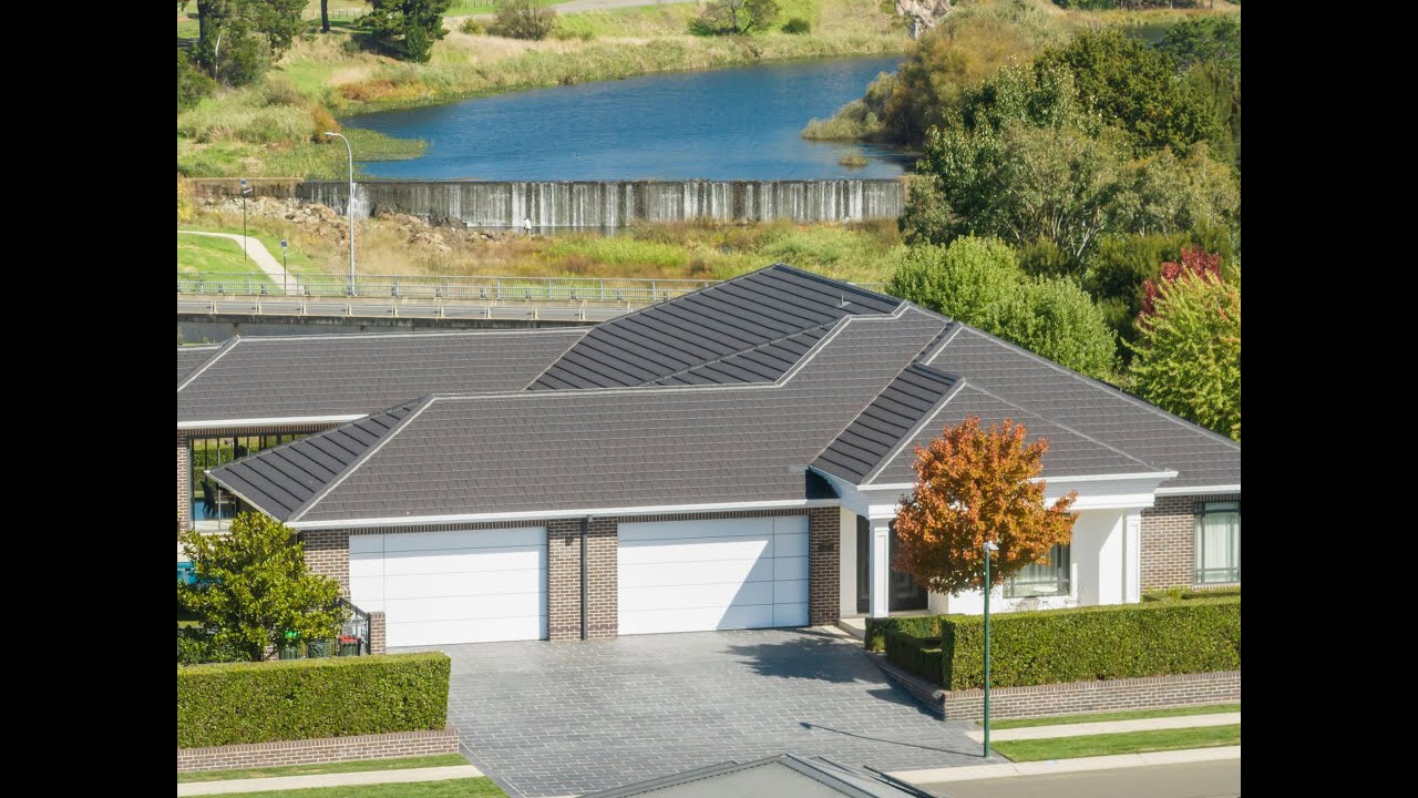 Feature Video 46 Mewburn Drive Goulburn - YouTube