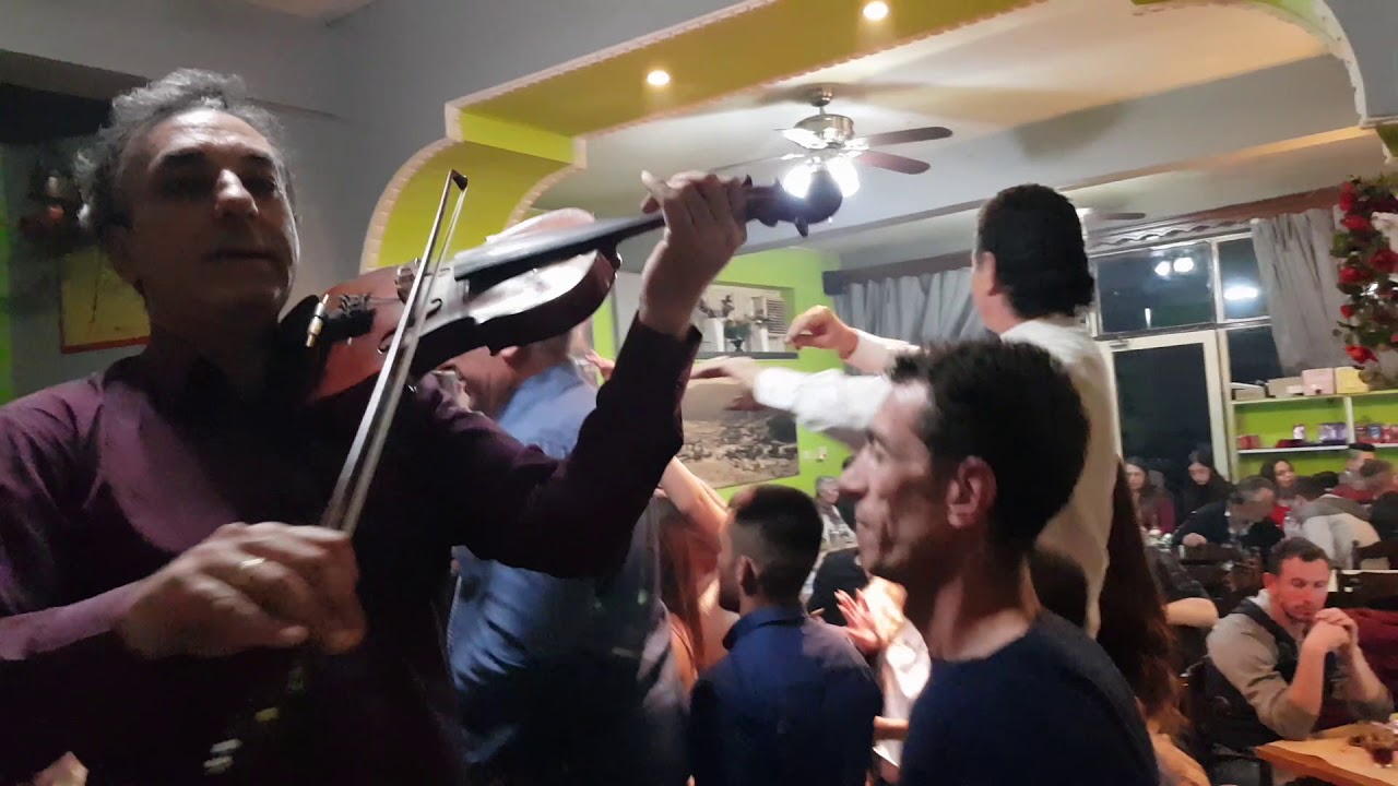 Πάσχα 2018 στο Γερακαρι Βασίλης Πλακιας βιολι σε μεγάλα κέφια - YouTube