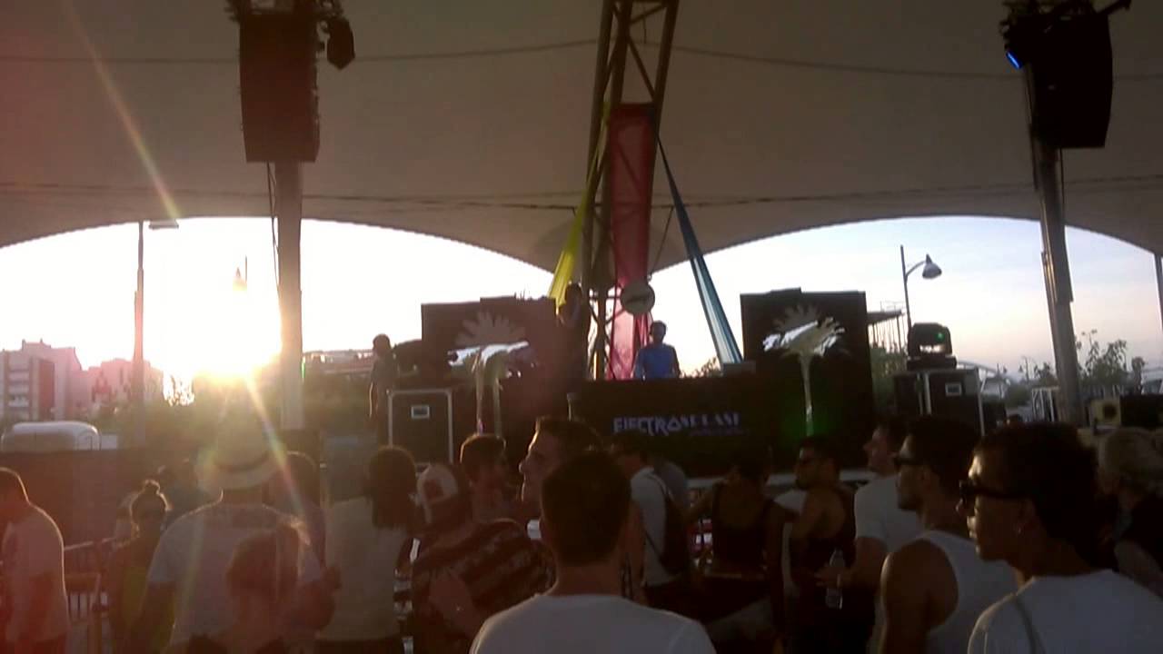 CRAZY P Soundsystem live @ Electrosplash 14 - YouTube
