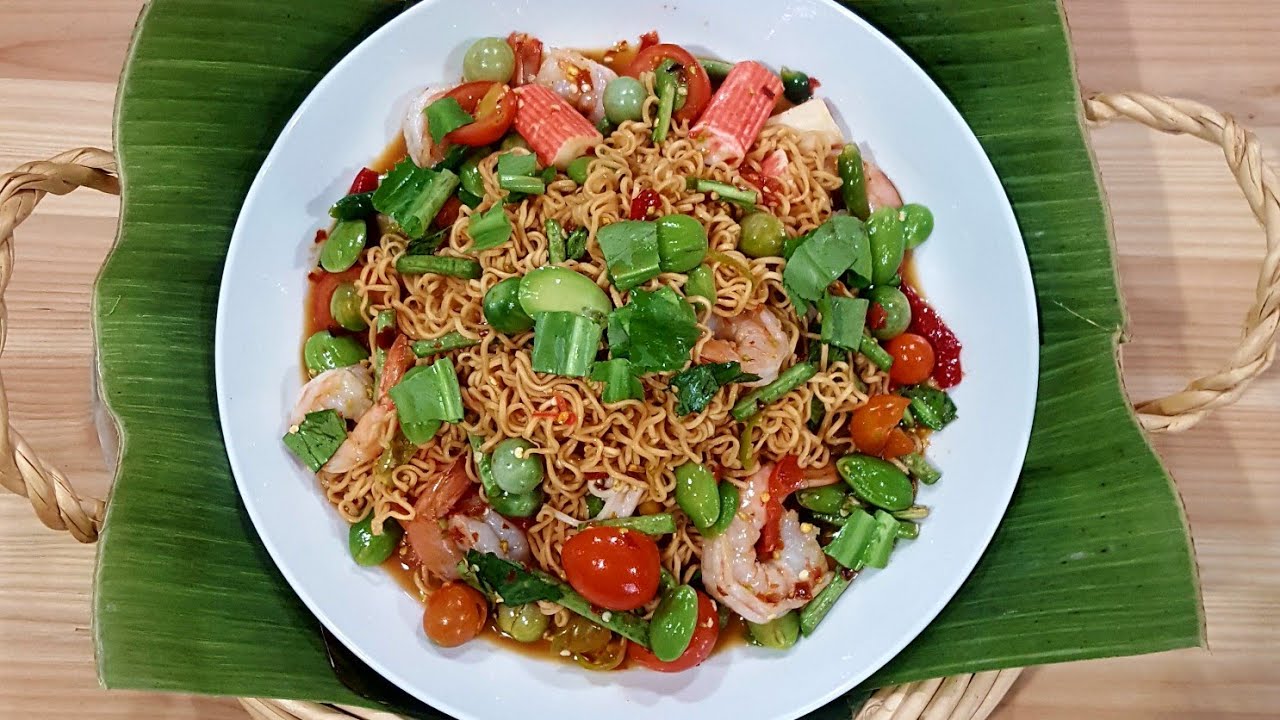 Spicy Thum Mua Instant Noodles | Lao Food - YouTube