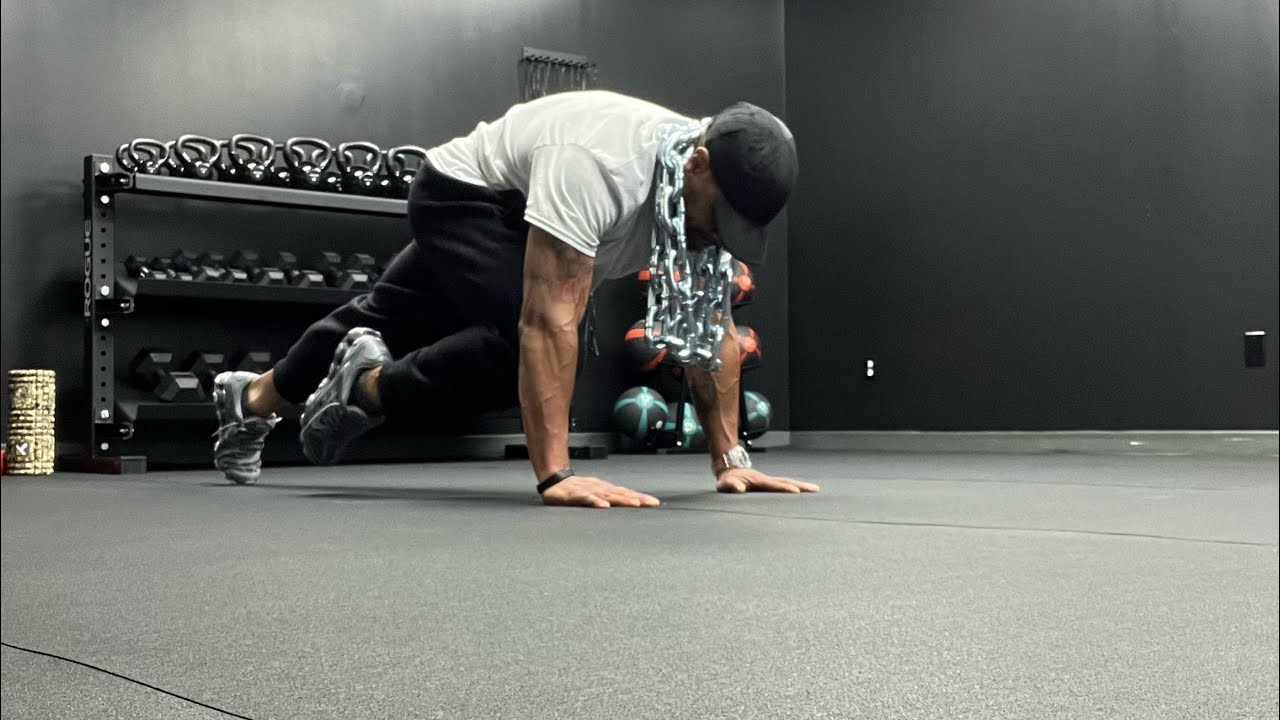 100 reps a day | 30 days | Day 5. Wk 1. Crunches | ⁠ ⁠ ⁠ ⁠ ⁠@ironivlife ...
