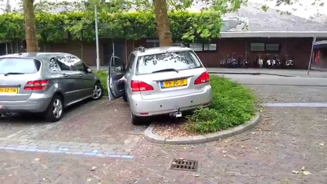 asociaal parkeren in Heiloo - YouTube