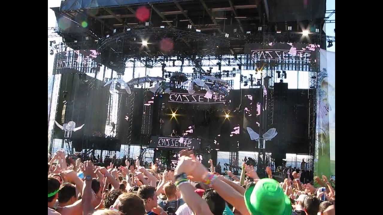 Cazzette- Beam me up live at Paradiso 2013 - YouTube