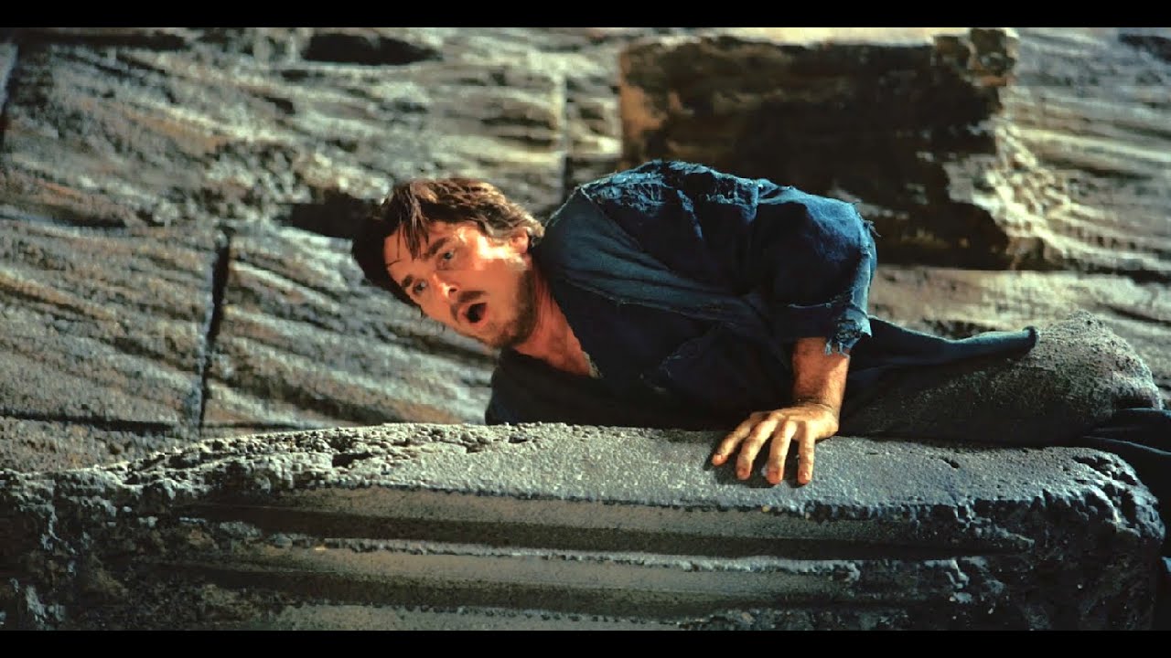 Bruce Wayne Escaping Pit Scene | The Dark Knight Rises (2012) - YouTube