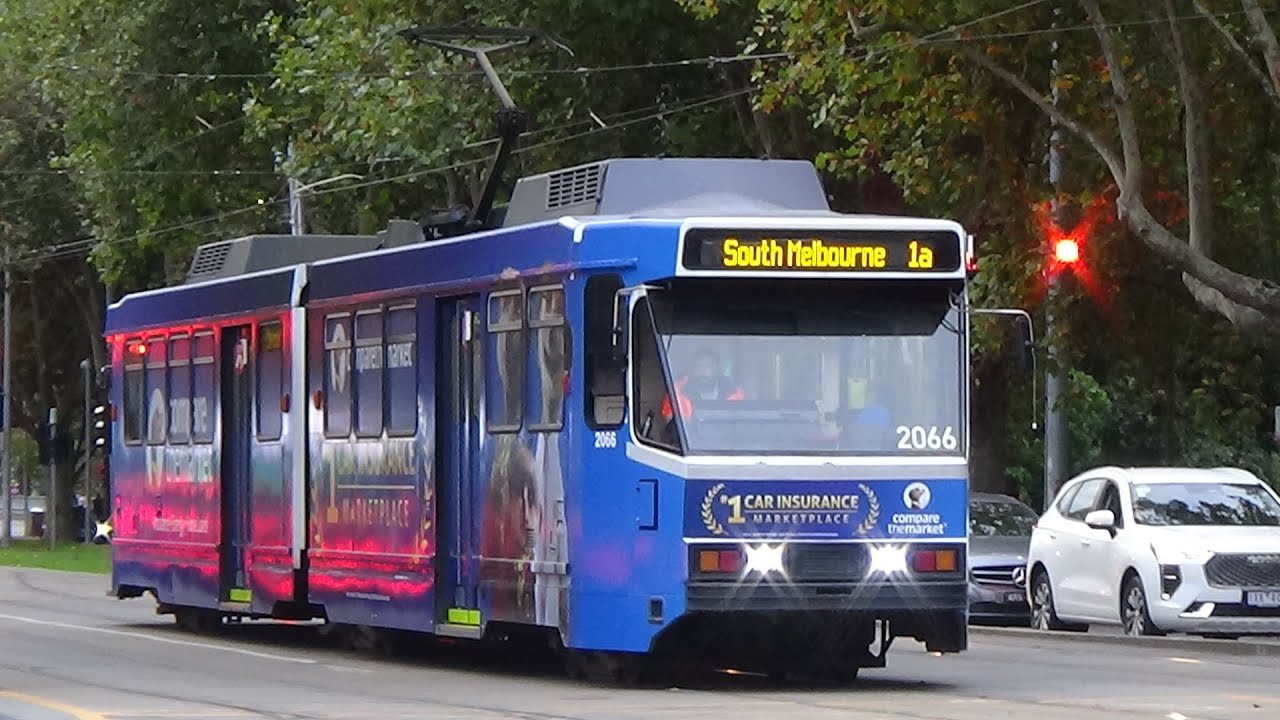 Z3 And B2 And D1 And D2 Class Trams At Arts Precinct - YouTube
