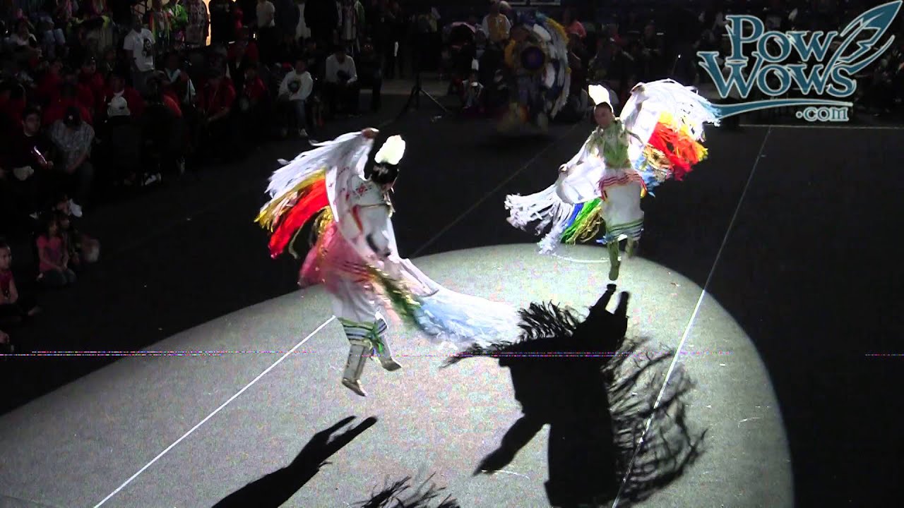 Spotlight - Fancy Shawl - 2016 Sioux Empire Wacipi - PowWows.com - YouTube