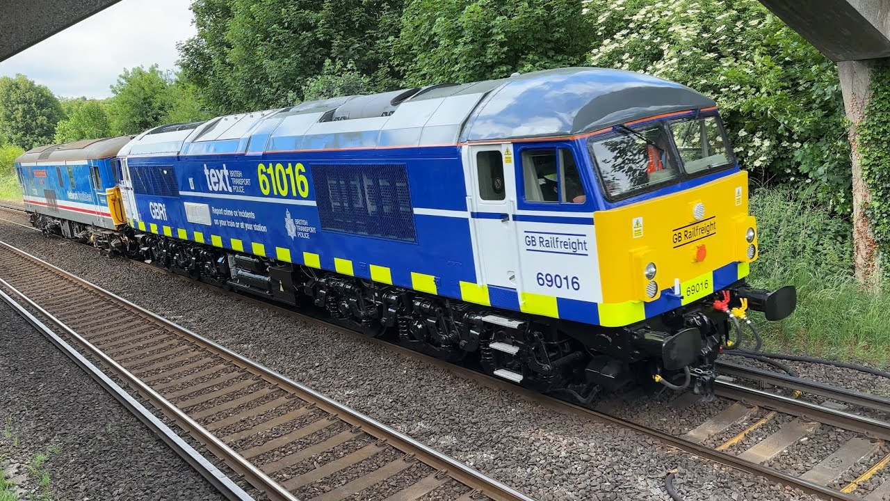 Class 69 + 73 | 69016 + 73128 ‘Kent & East Sussex Railway’ | GB ...
