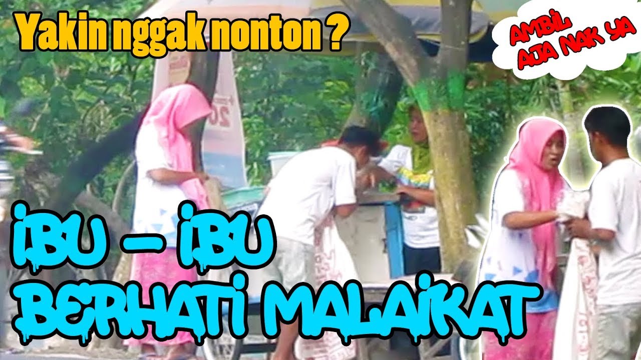 VIRAL ! IBU BERHATI MALAIKAT MENOLONG PEMULUNG KEHAUSAN || SOCIAL EXPERIMENT INDONESIA - YouTube