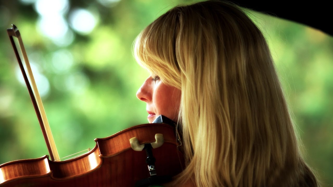 Fiona Pears - Ingham Lazy Sundays 2013 - YouTube